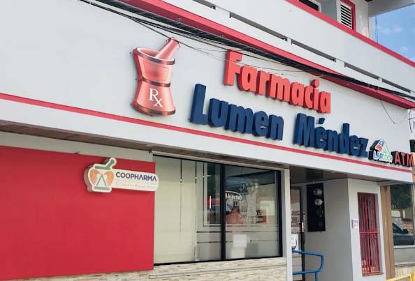 Farmacia Lumen Méndez: Suerte y Tradición en Lares